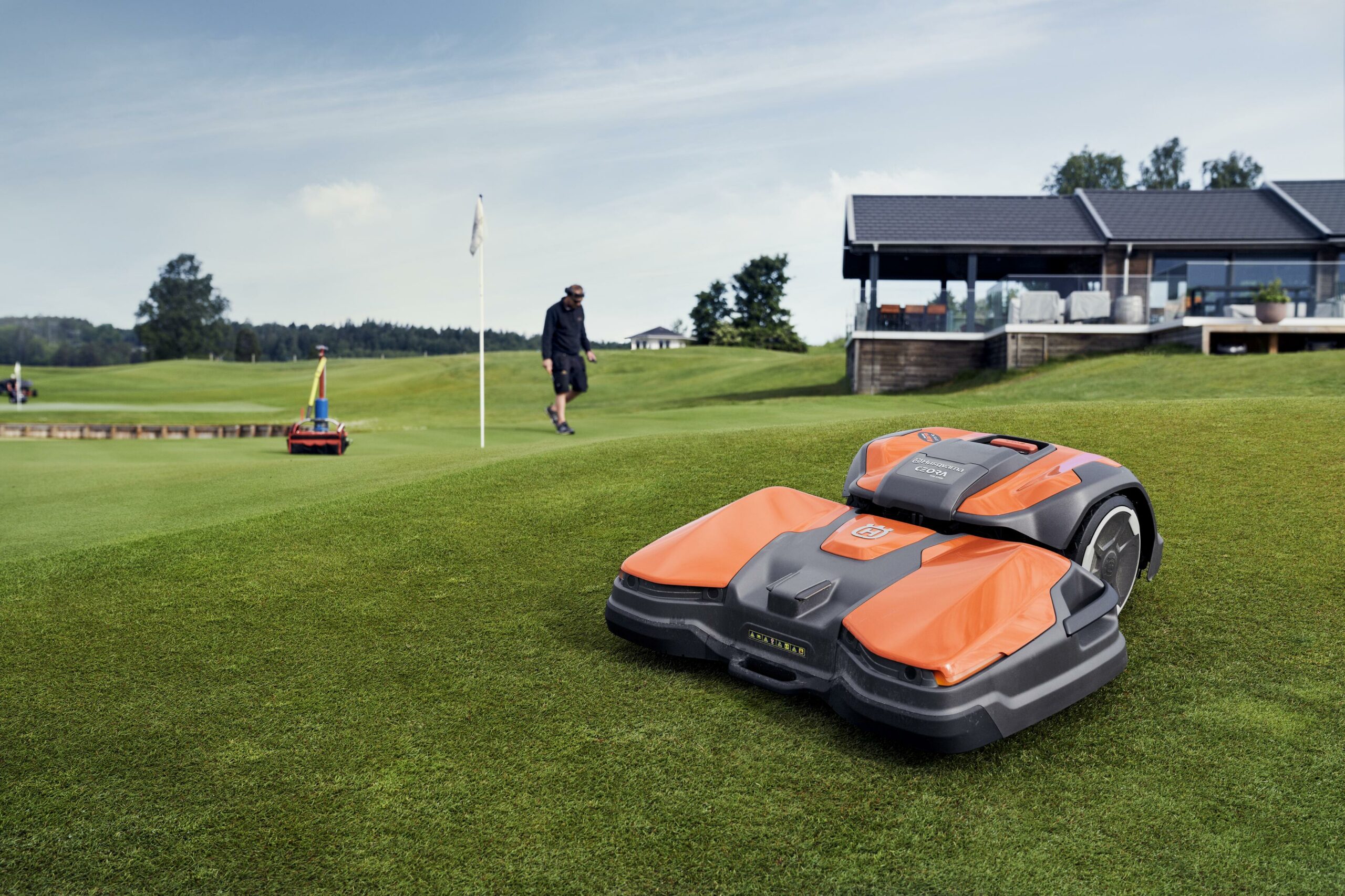 Husqvarna’s robotic offering to revolutionise fairway cutting – The ...